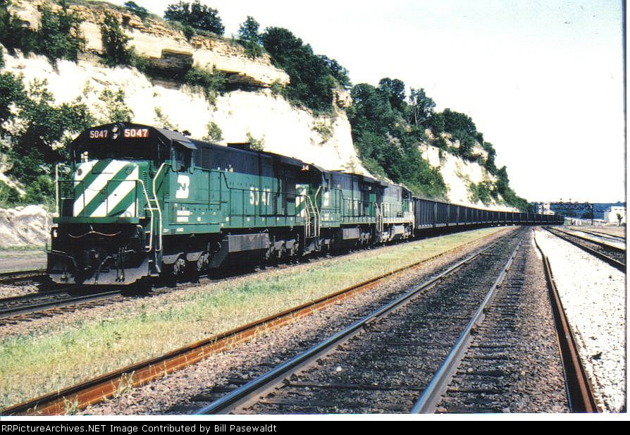 BN 5047 powers Westbound coal empty